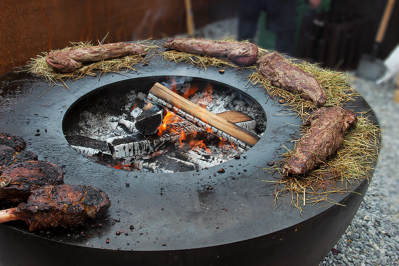 Feuer, Rauch und Flamme - Kulinarischer Genuss auf dem Feuerring ...