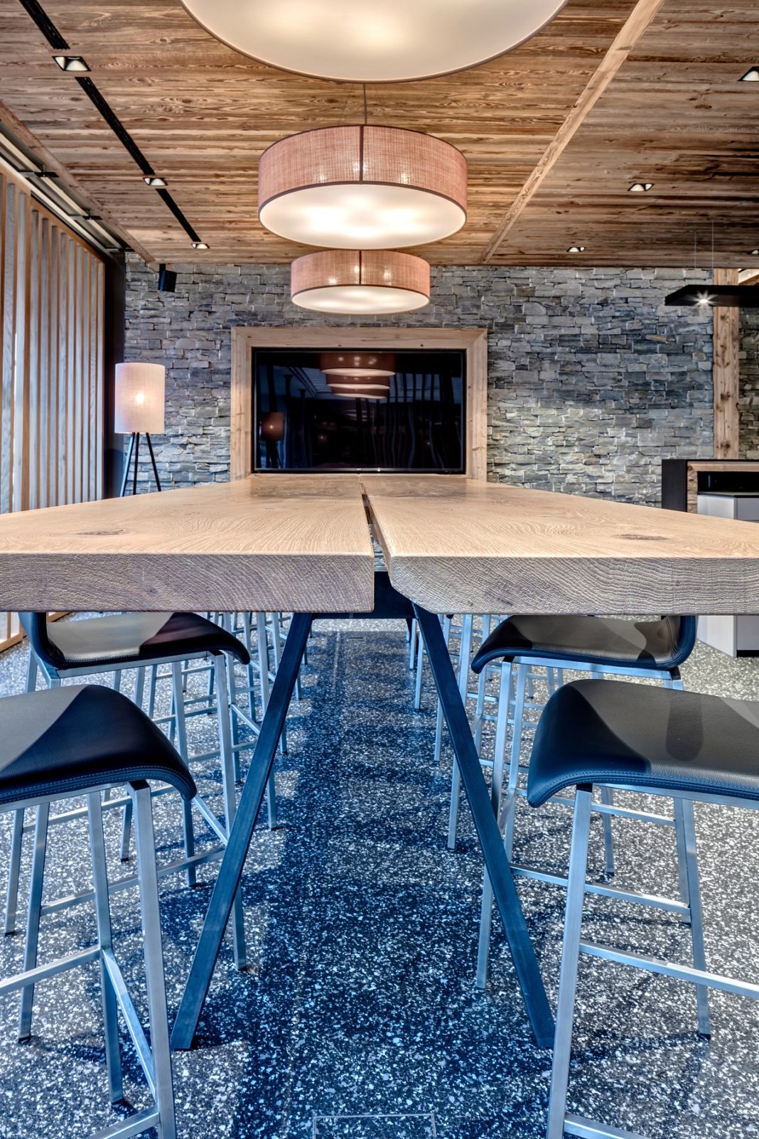 Massivholz im Innenausbau und Möbelbau | bauRUNDSCHAU